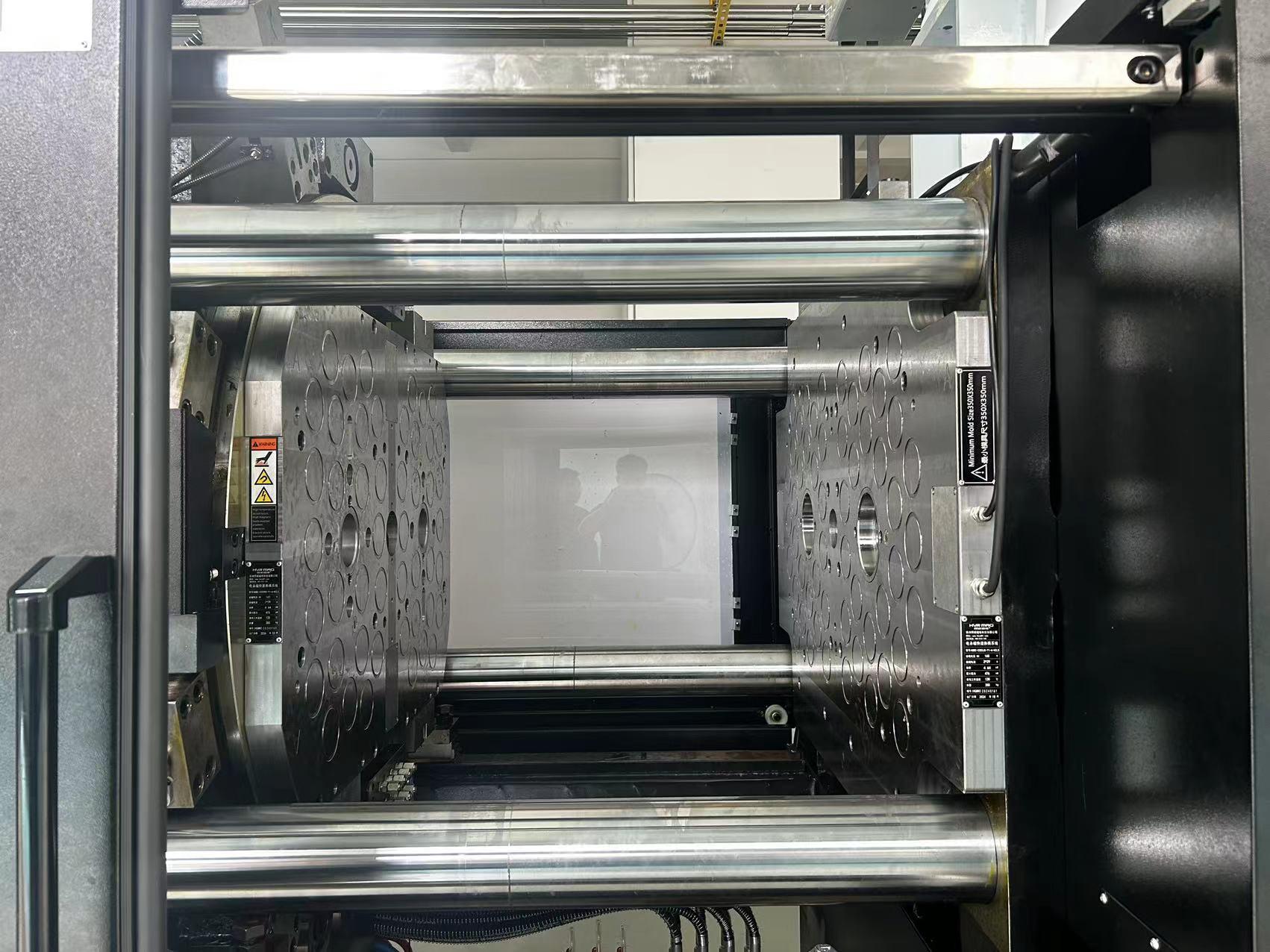 Two-Color Injection Molding Machine Quick Mold Change System