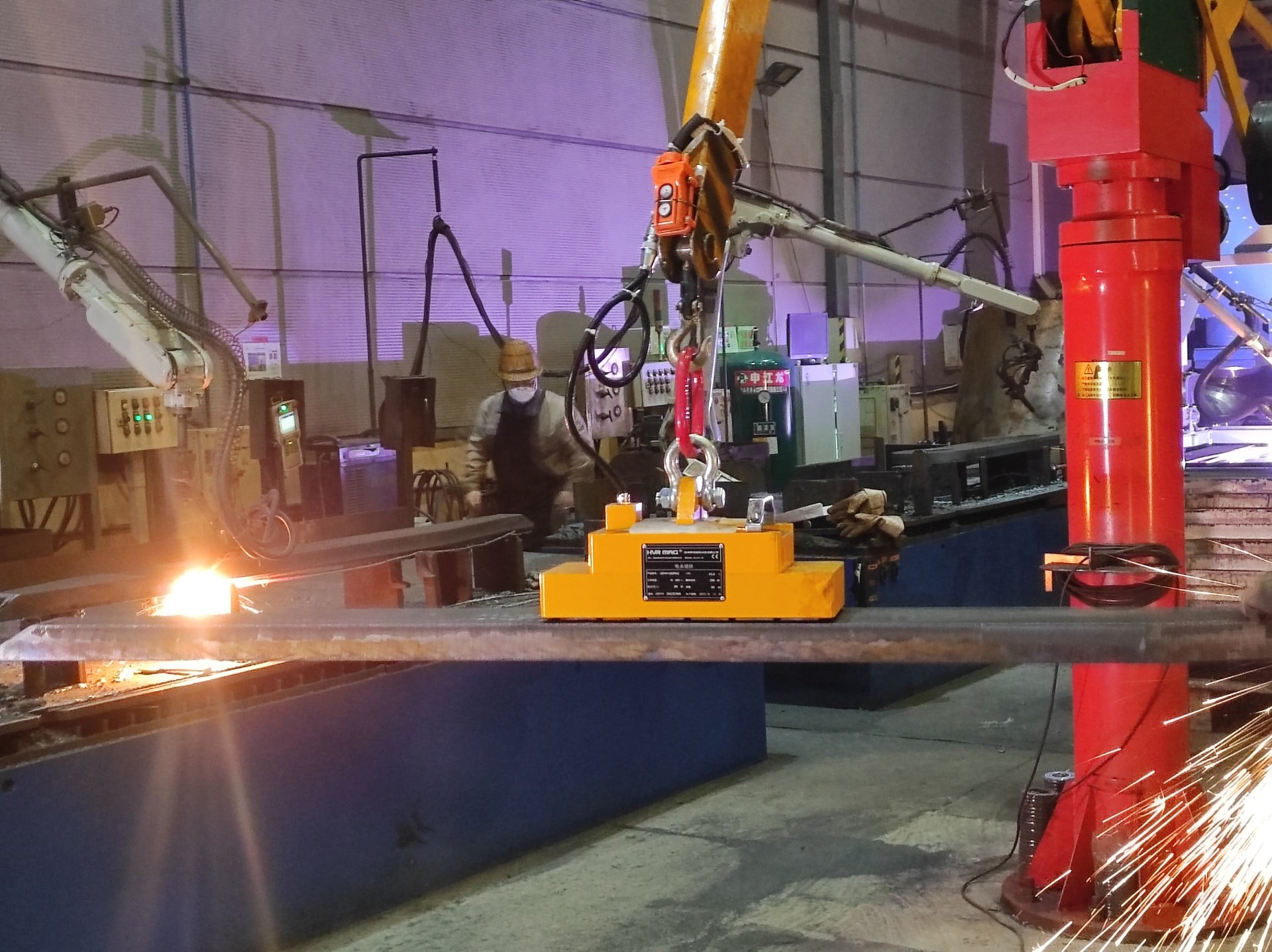 Manufacturer of Lifting Magnet for Materialhandling-HVR MAG