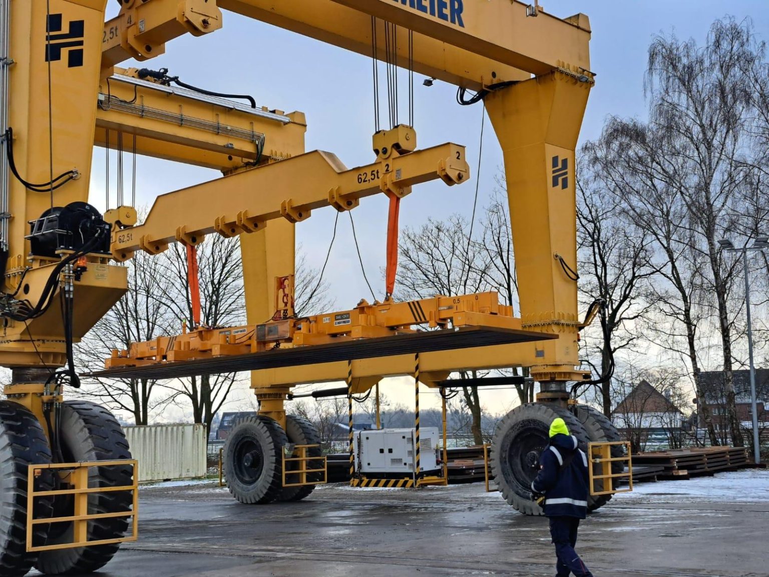 What's the Most Popular Shipyard's Lifting Tool for Steel Plate? - HVRMAG